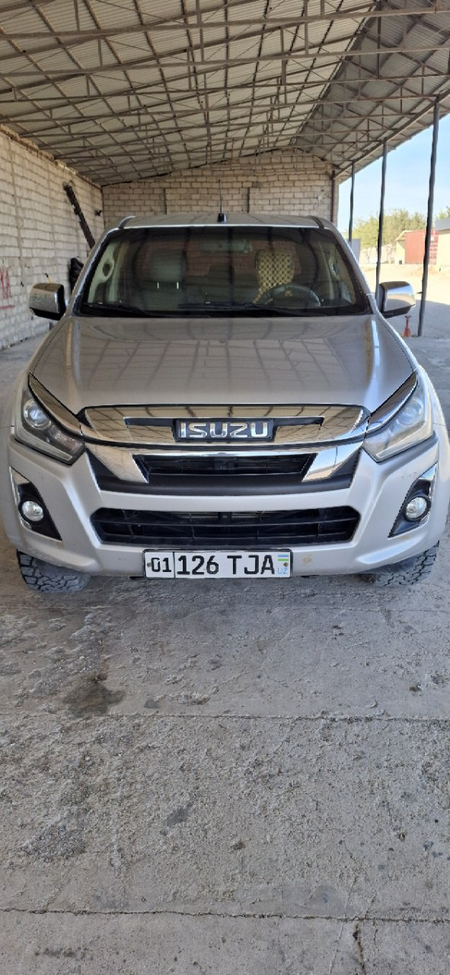 ISUZU D max пикап
