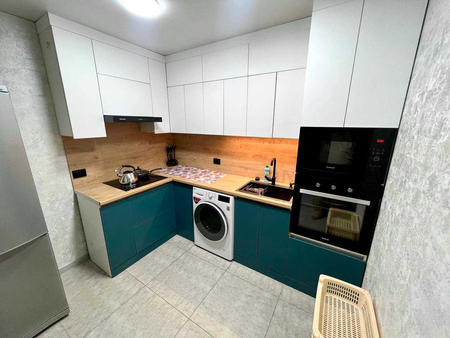 Срочно! На Бобуре - 3х ком, 84м², свежий евроремонт + мебель и техника
