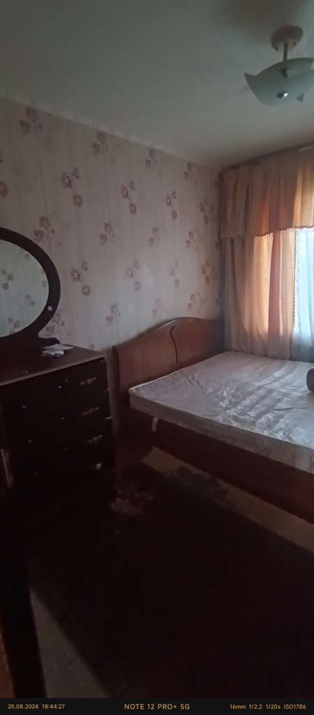 Ангренда  2 хонали уй сотилади