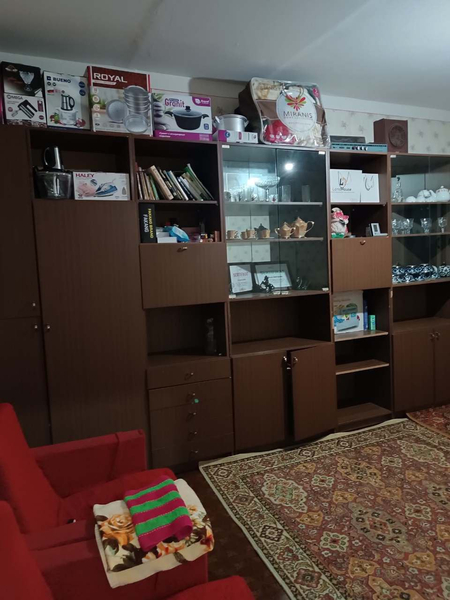 Продается 2/3/4 квартира. ЯнгиХаетский район.  18 квартал. Срочно