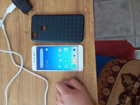 Продаю телефон Redmi Note 5A