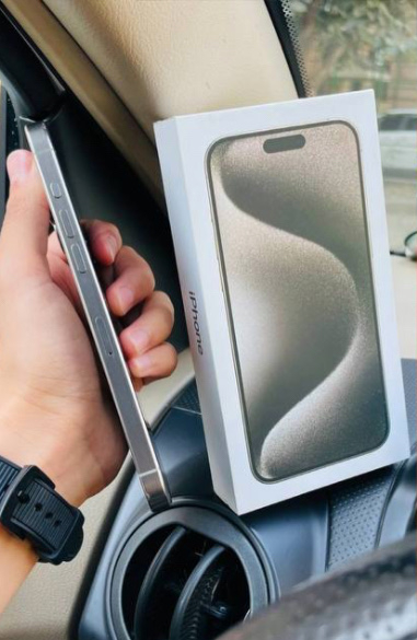 iPhone 15 pro 256gb