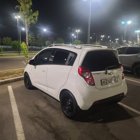 Spark avtomobil sotiladi
