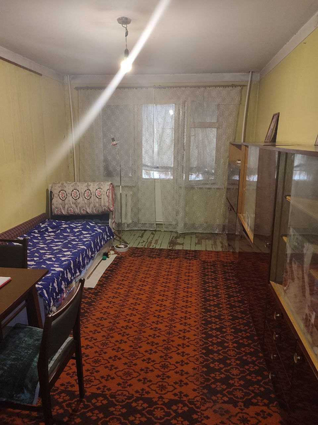 uy sotiladi farxod bozor oldida 2 xona 3 etaj 50000$