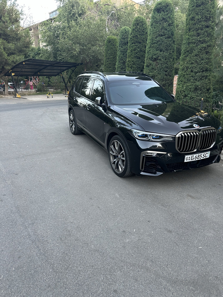 Продам BMW X7 M50. 2022 года.