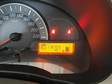 Nissan mikra год 2014 пробег 118000