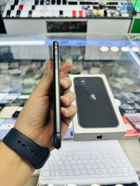 iPhone 11  64 gb black ideal