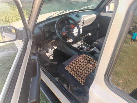 Niva 4x4 1981 yaxshi holatda