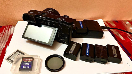 SONY A6000 sotiladi