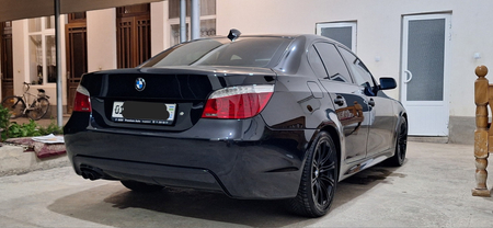 BMW E60 texnik xolati yaxshi yurib turgan moshina.