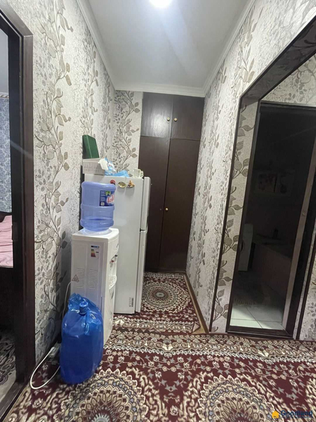 В районе Юнусабад 10 квартале продается 2 ком квартира (J 2022)
