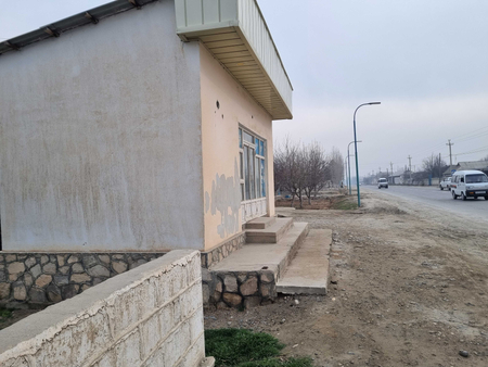 Navoiy viloyati Xatirchi tumanida Savdo dokon binosi sotilmoqda