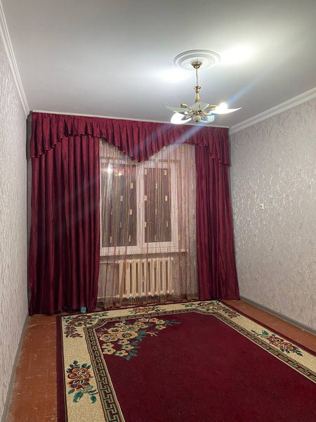 Продаётся 1 комнатная квартира на 1 этаже на массиве Карасу 1.