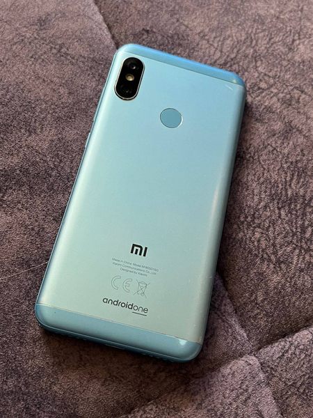 Продаём телефон MI A2 Lite