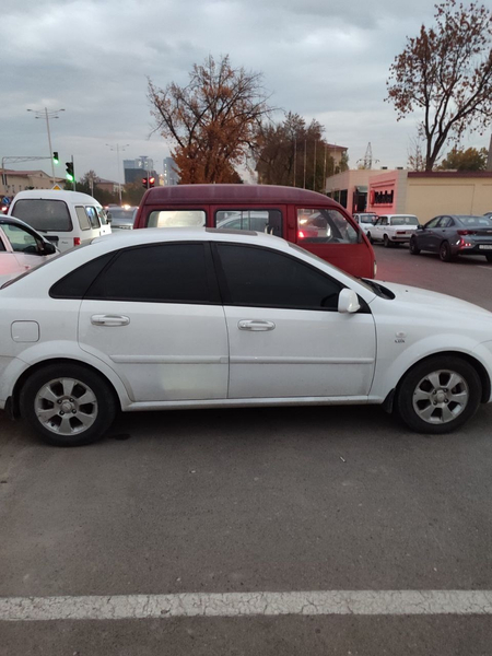 Lacetti жентра сотилади