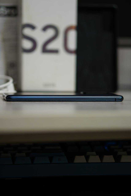 Samsung Galaxy S20 FE (6/128) в отличном состоянии