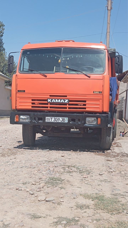 KAMAZ Sotiladi holati yaxshi.