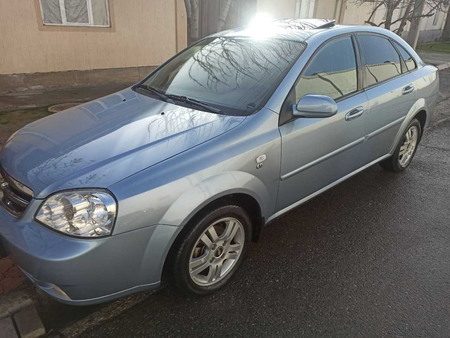 Продаю машину Lacetti