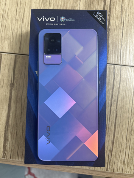 Телефон Vivo v21e