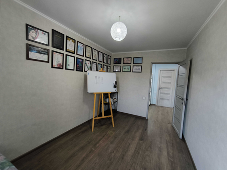 Продается квартира буюк ипак йюли 3/5/5 евро 67м²