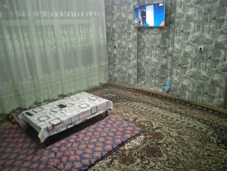 Uy hovli sotiladi