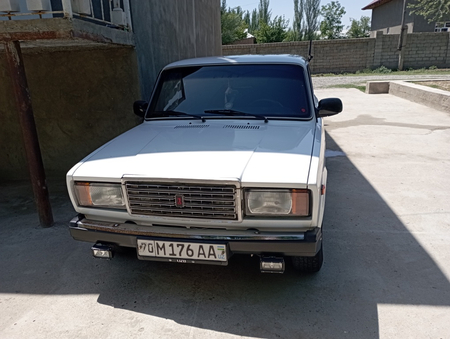 Vaz 2107 sotiladi