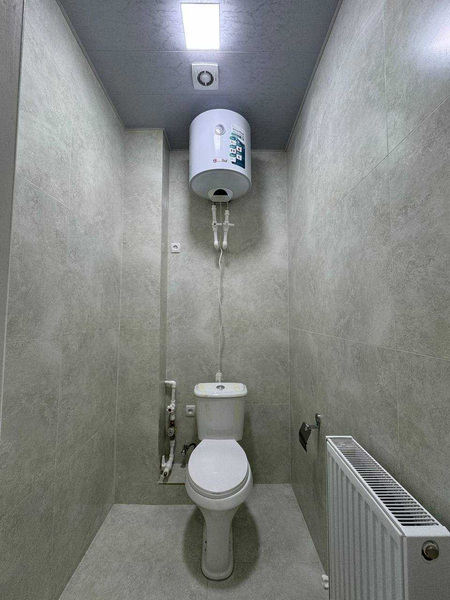 2 xonali 65m2 ochiq balkoni bor sotiladi.
