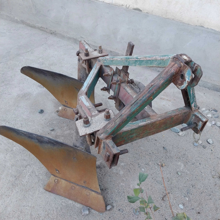 Mini traktor bog'dorchilik uchun mo'ljallangan 50 ot kuchiga ega.
