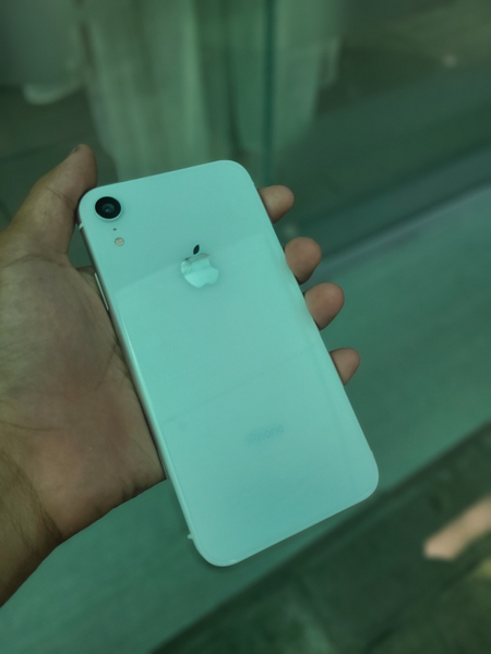 IPhone XR tinniq xolatda