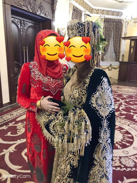 Ansambl va indiyskiy sari sotiladi