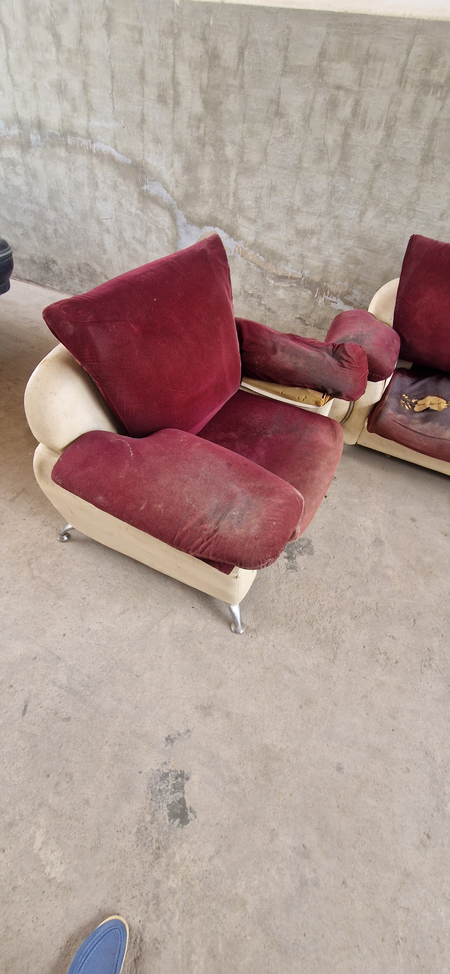 Divan kreslo sotiladi 100 $ narxi b/u