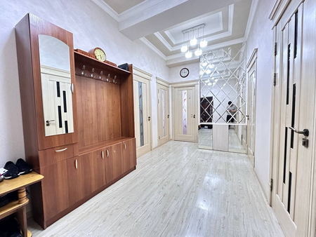 Продаётся 3-х комнатная квартира на Паркентском улице.