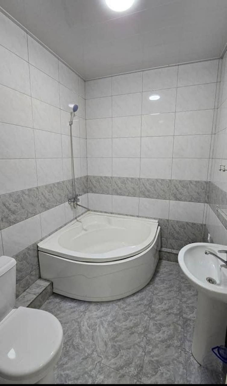 Узбекистанская.Сдаётся 2х комнотная люкс новостпойка