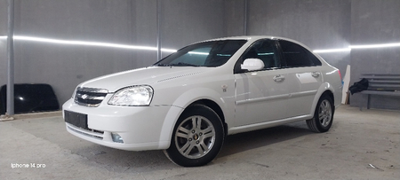 Lasetti 1.8 sotiladi