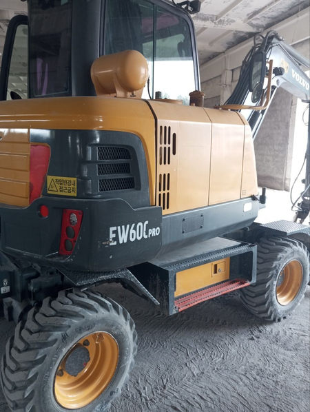 Экскаватор W60 Услуги Экскаватора