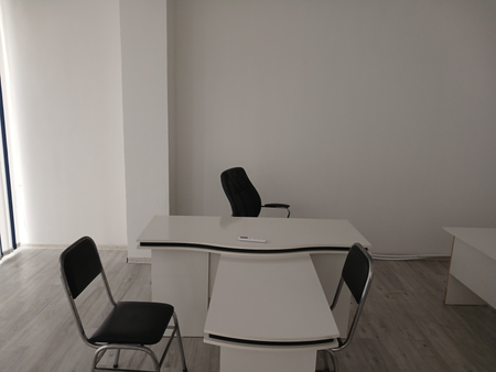 Ijara ofis mebellari bilan tayyor 45m2, Fargonada shaharda kichik halk