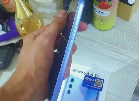 Продаётся телефон Samsung Galaxy A34 5G 6/128GB с коробка документом