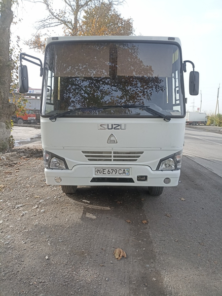 Isuzi aftobus yasalgan yili 2011
