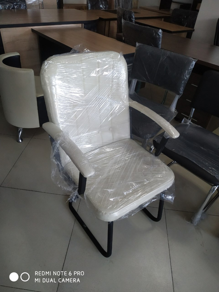 Ofis ochun ustol va stul sotiladi