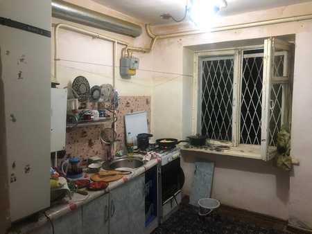 Срочно сдаётся 1 ком квартира в чирчике около 3 школы