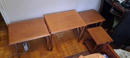 4 столика вставленные друг в друга.
