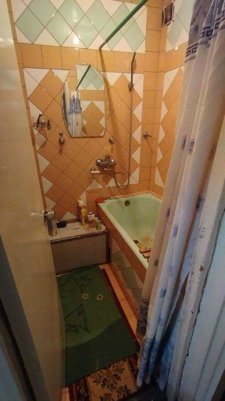 Срочно!Шайхантахур. Гулободда 4 хонали хонадон 2- каватда  сотилади.