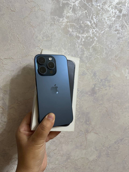 Срочно Продаю IPhone 15 pro 256 Gb. Емкость 90%, LL/A, e-sim США