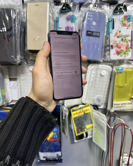 Iphone xs ideal ochilmagan telefon hamma joyi radnoy
