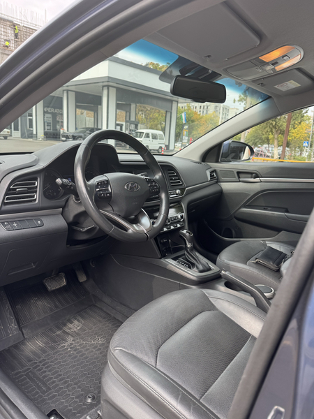 Hyundai Elantra 2019-го 2020 г.