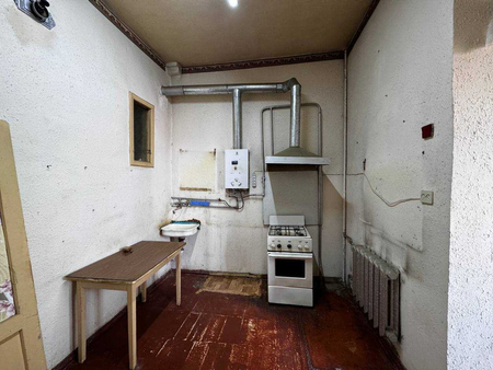 Продается 3-х комнатная квартира,без ремонта.86КвМ  3/3/3