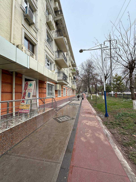 Буюк ипак йули 2/1/4 продается квартира по аптеку магазин 62м²