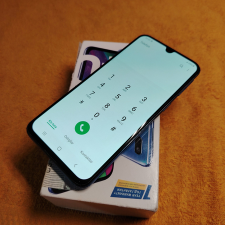 Samsung A40 sotiladi