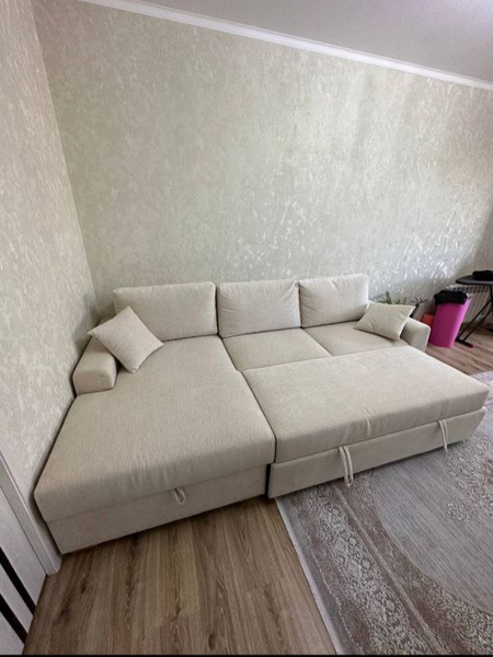 Продается угловой диван с механизмом