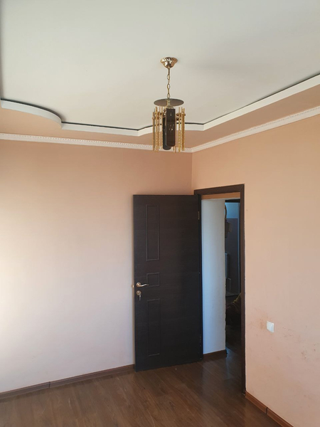 3 xonali uy sotadi